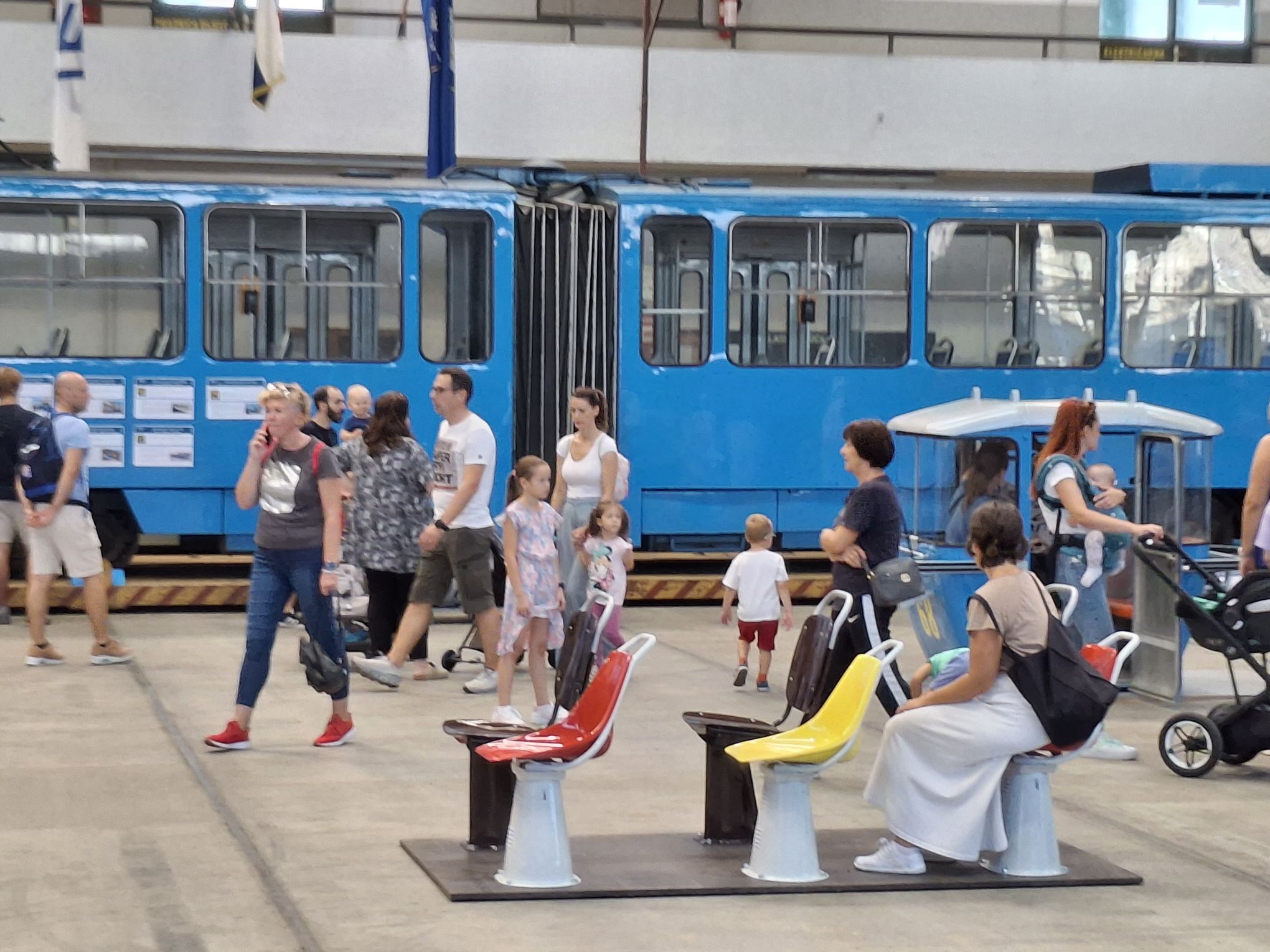 Obitelji i ljubitelji tramvaja ispunili trešnjevačku remizu ZET - Javni ...